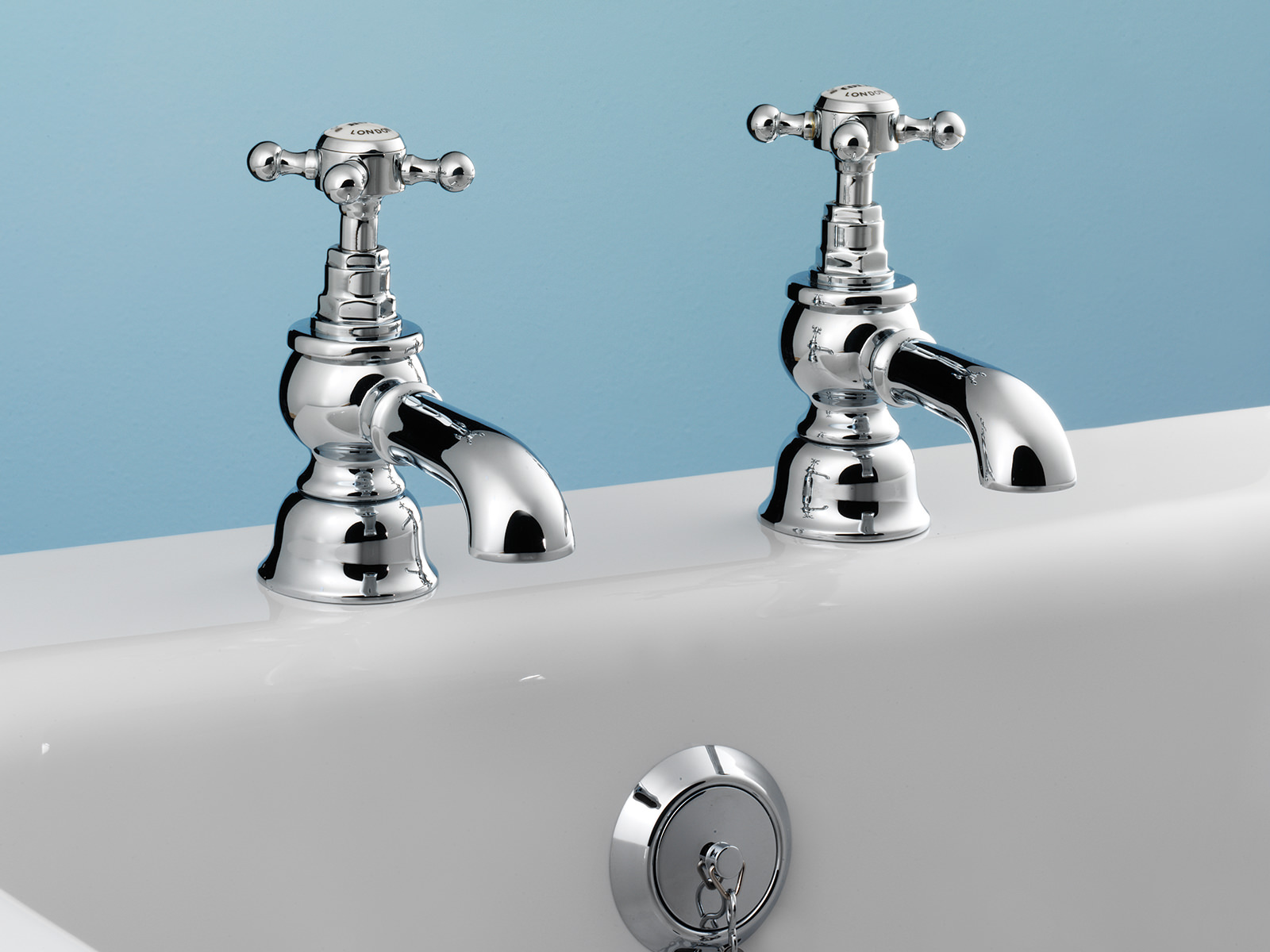 Silverdale Victorian Pair Of Bath Pillar Tap - VCTBT2THCHR